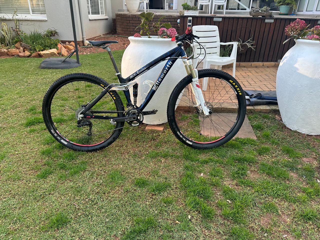 Ellsworth Evolve (Small) | Dual Suspension Mountain Bikes | Bike Hub