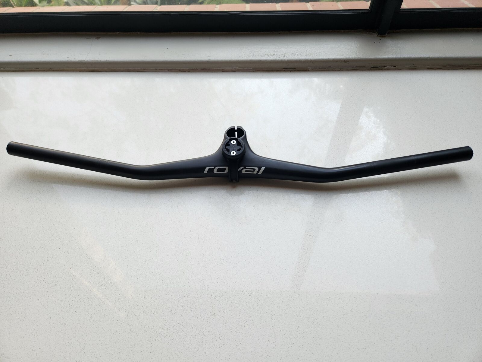 Roval Specialized Cockpit bars + Garmin bracket | Handlebars | Bike Hub