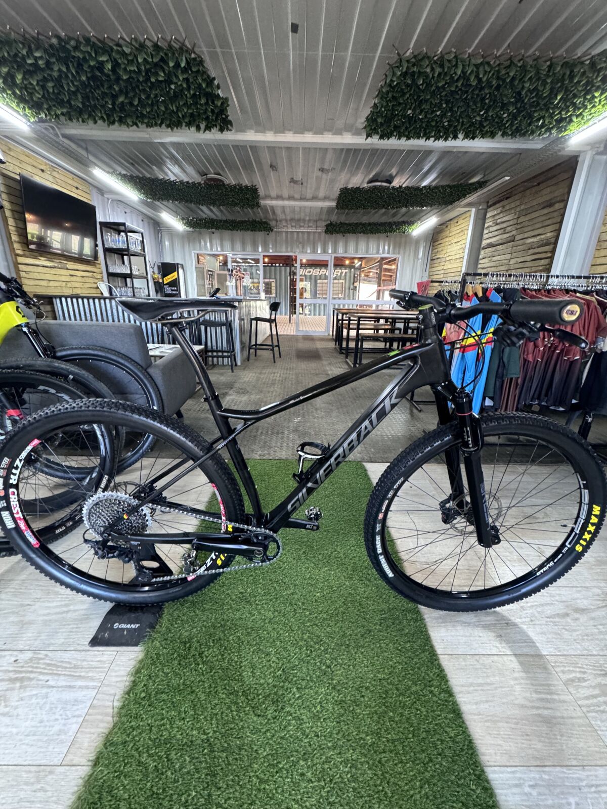 Silverback Superspeed Pro Carbon (M) | Hardtail Mountain Bikes | Bike Hub