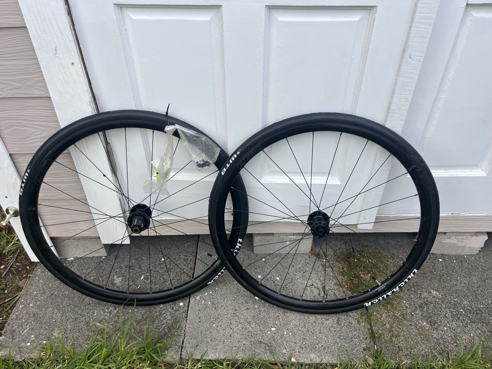 Giant PR2 rims and tires | Road Bike Wheels | Bike Hub