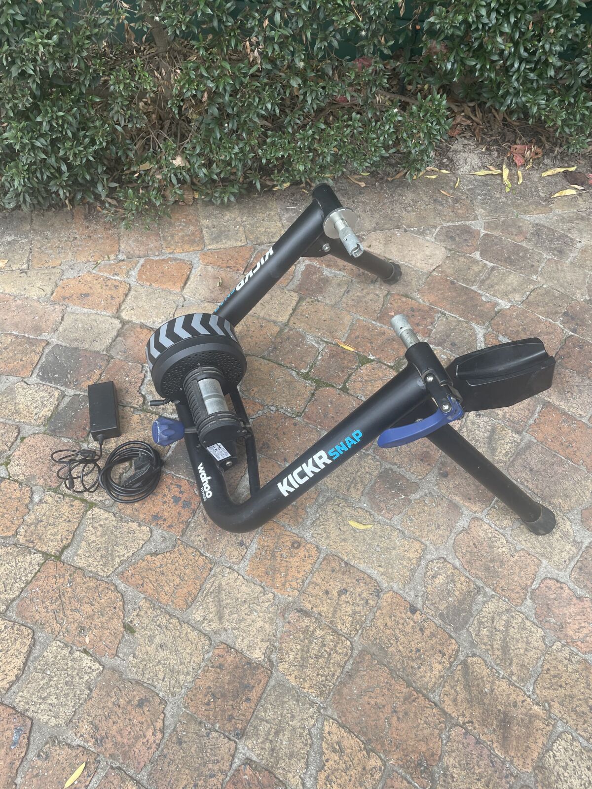 Wahoo Kickr Snap with wheel stand & tablet holder | Indoor Trainers ...