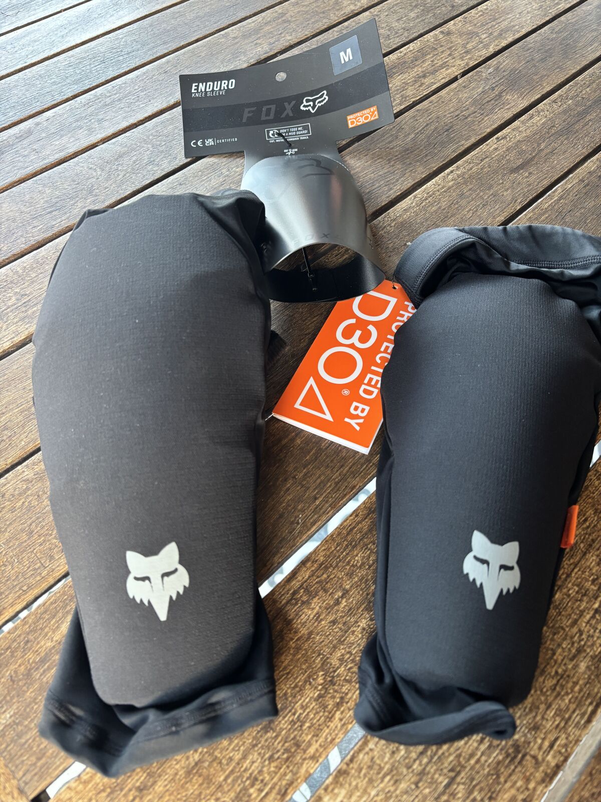 Fox Enduro D30 knee pads | Protective Gear | Bike Hub