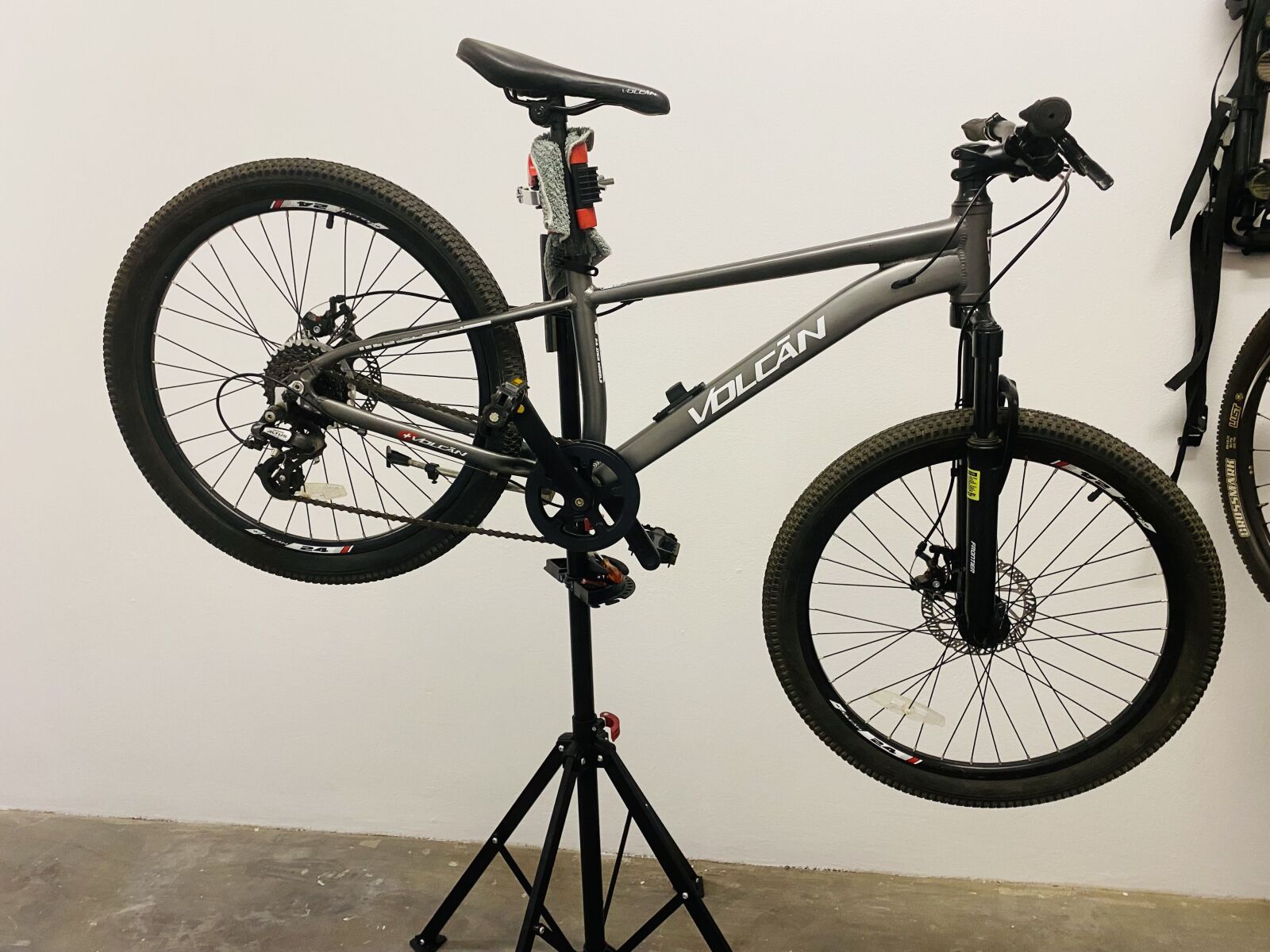 Volcan Mantle 24 inch MTB | Kids Bikes | Bike Hub