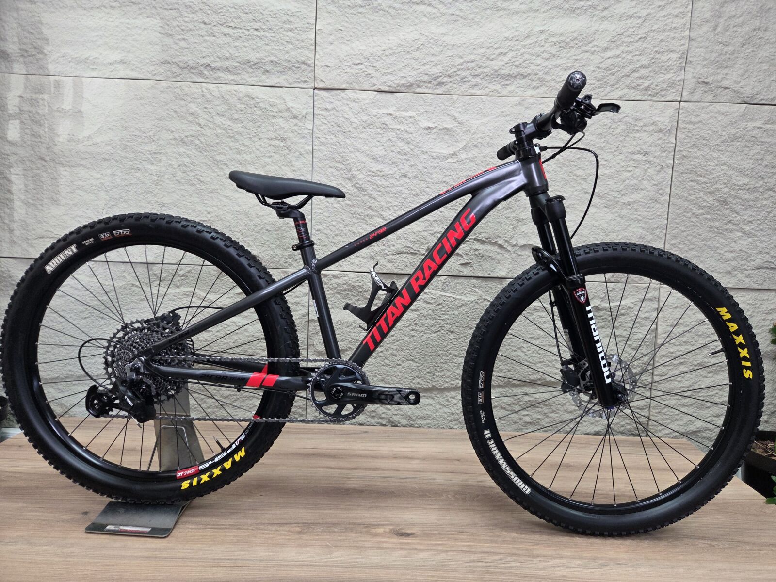 TITAN HADES 249r TEAM **SOLD** | Kids Bikes | Bike Hub