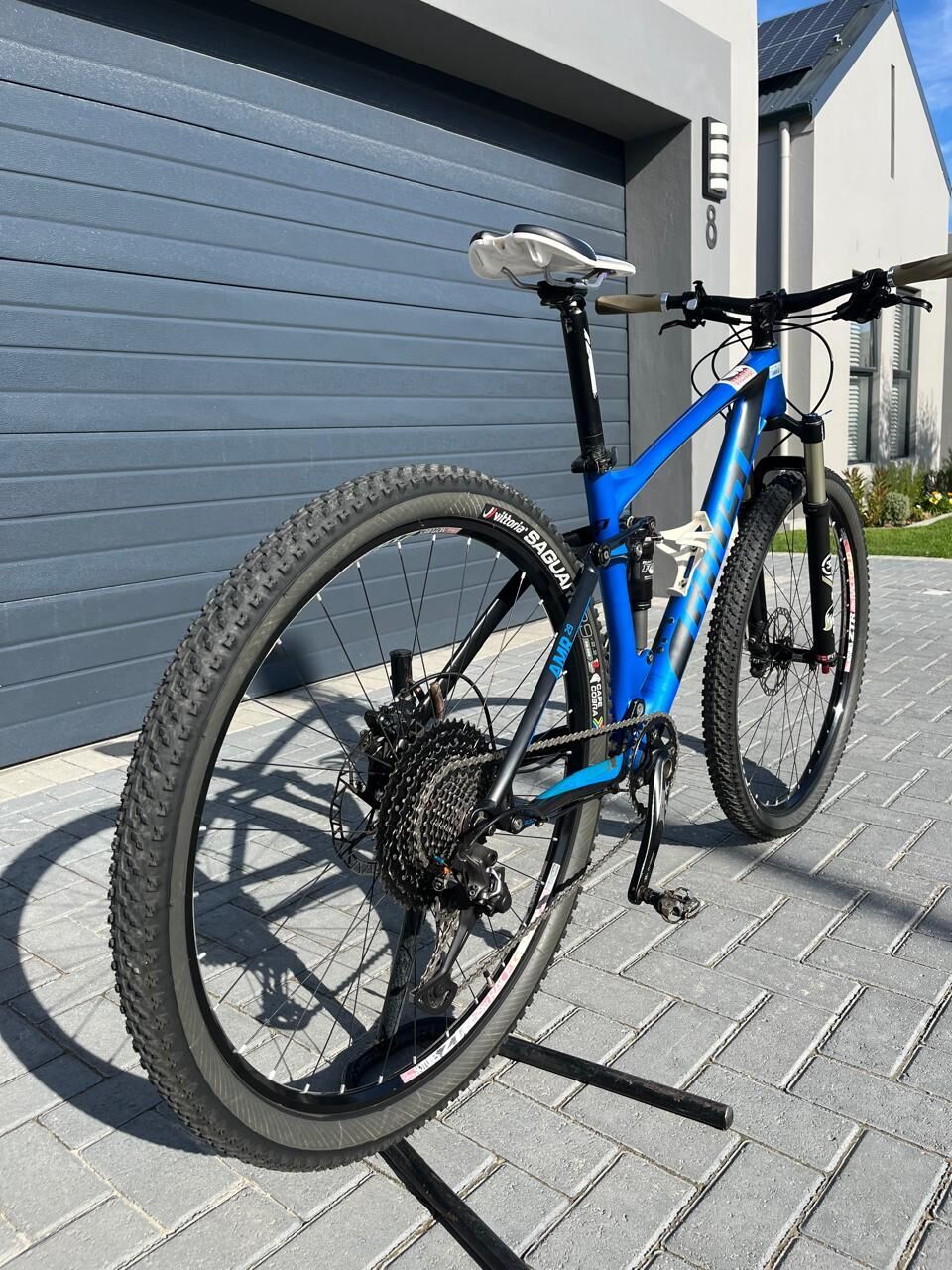 Ghost AMR Lector | Dual Suspension Mountain Bikes | Bike Hub