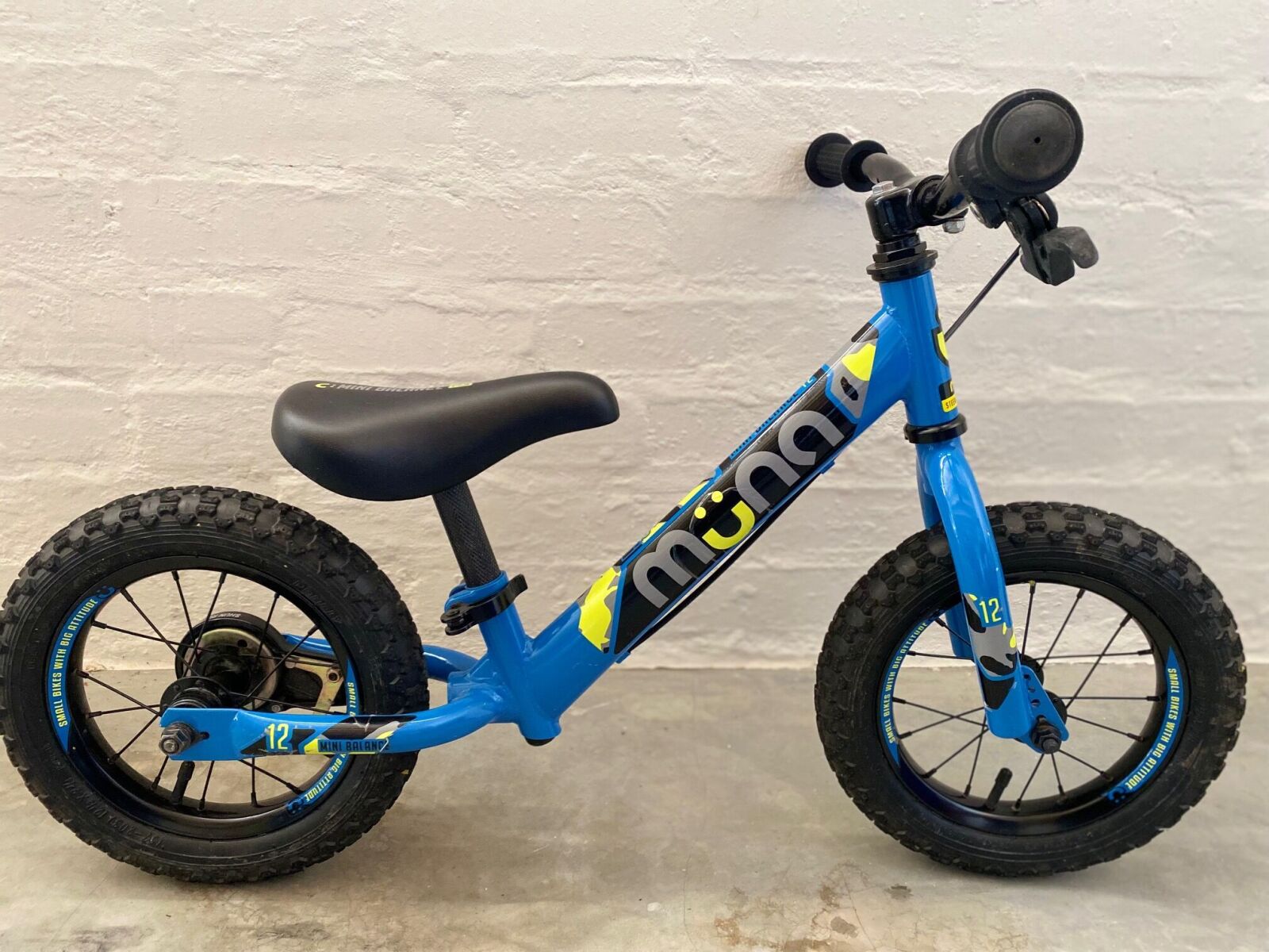 Muna Boys 12 Mini Balance Bike | Kids Bikes | Bike Hub