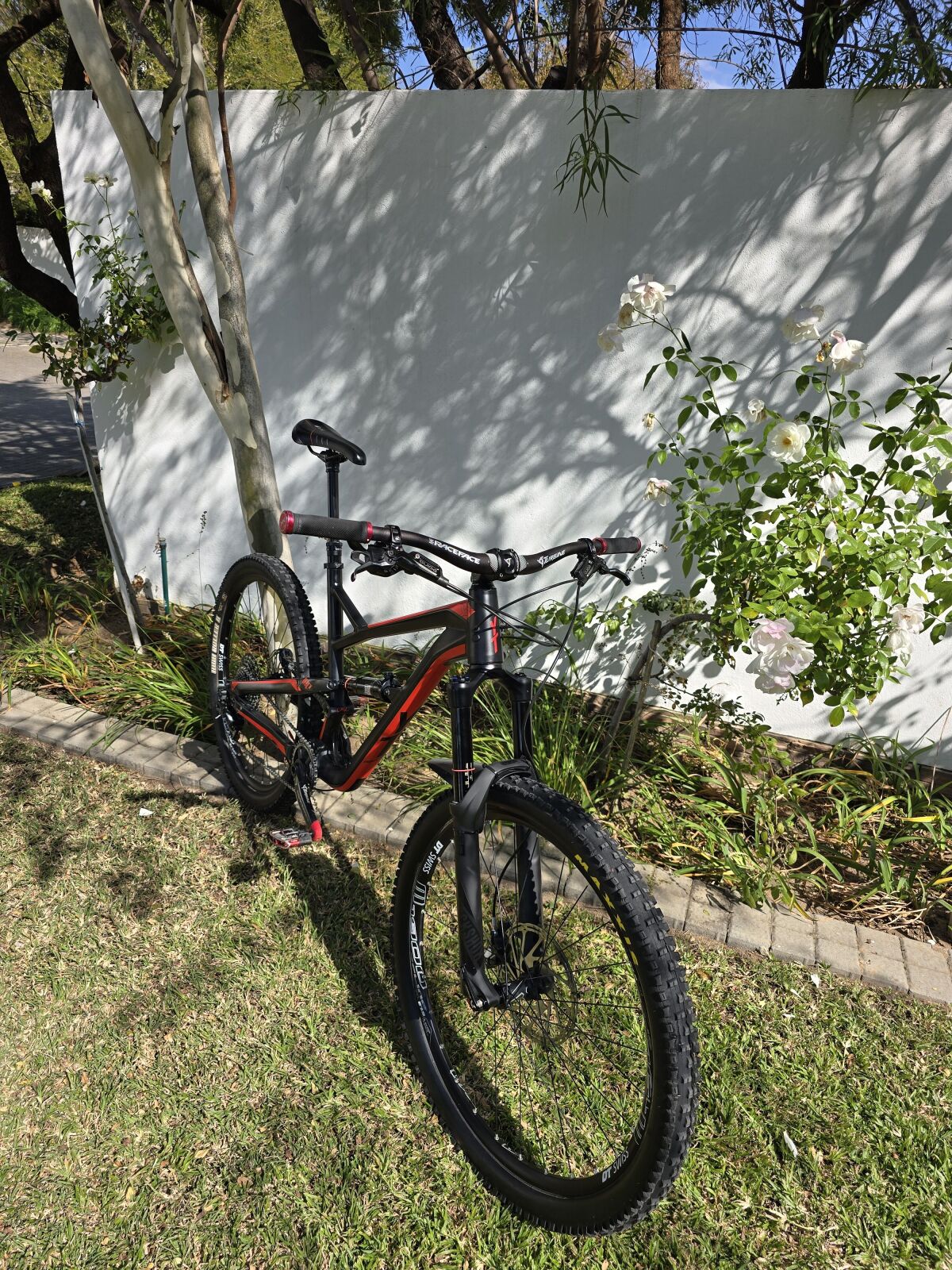 YT Jeffsy AL One 2017 | Dual Suspension Mountain Bikes | Bike Hub