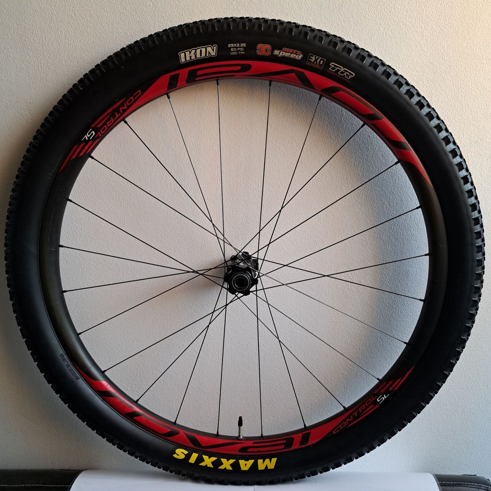 Roval Control SL carbon front wheel | Mountain Bike Wheels | Bike Hub