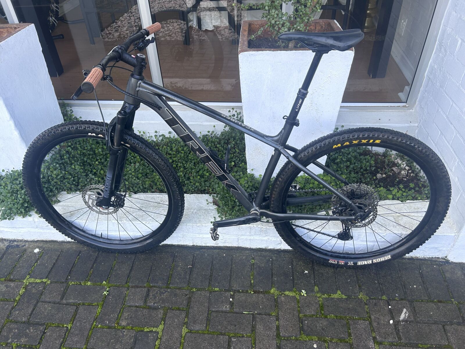 Trek X-caliber 8 - Large | Hardtail Mountain Bikes | Bike Hub