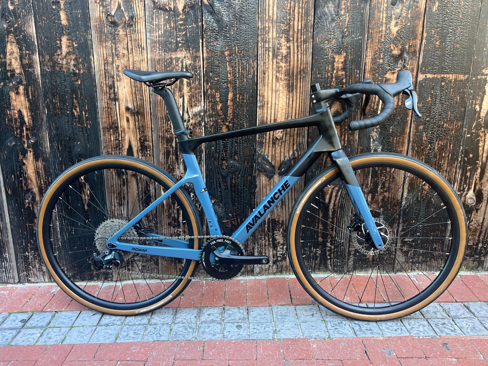 Avalanche Roam Gravel Bike | Gravel Bikes | Bike Hub