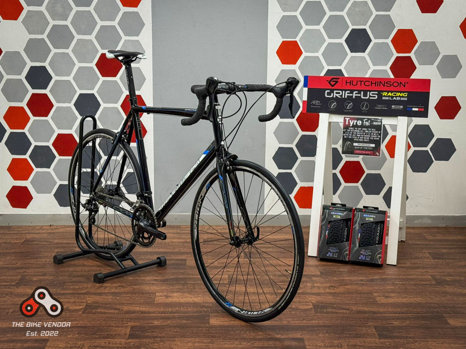 Silverback Strela 3 - Shimano - Carbon Fork | Road Bikes | Bike Hub