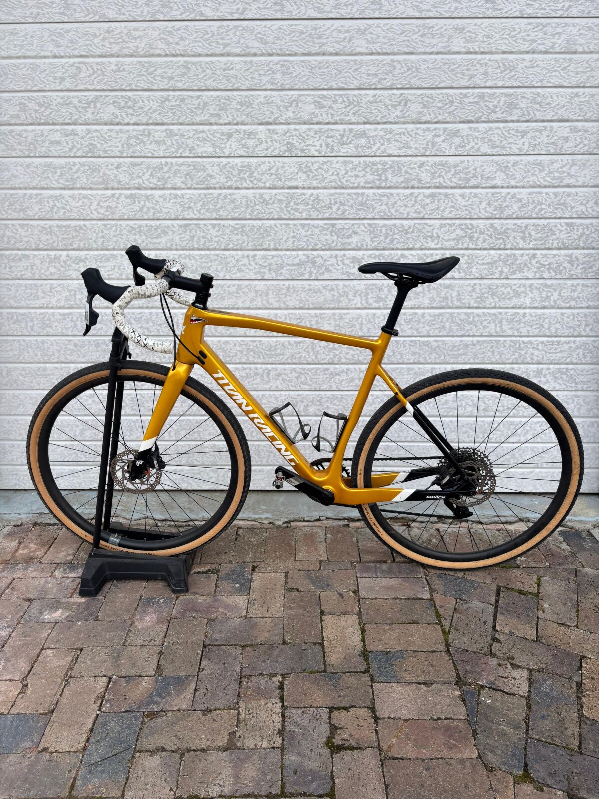 Titan Switch Wireless | Gravel Bikes | Bike Hub