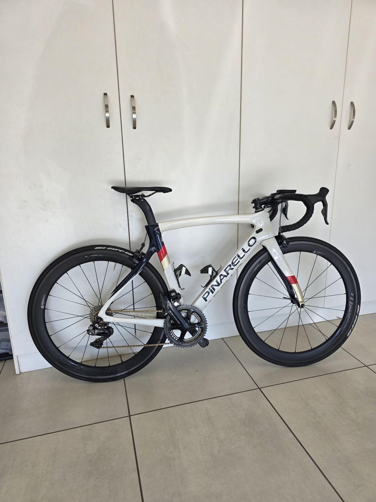 Pinarello F8 di2 dura ace M | Road Bikes | Bike Hub