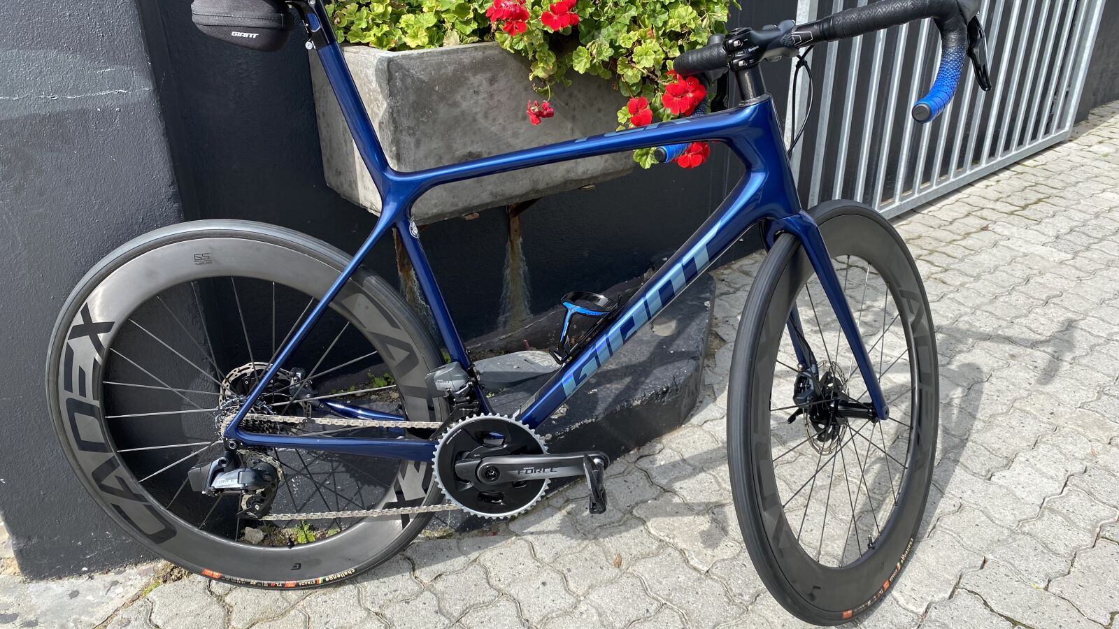 Giant TCR Advanced SL 1 Disc | Road Bikes | Bike Hub
