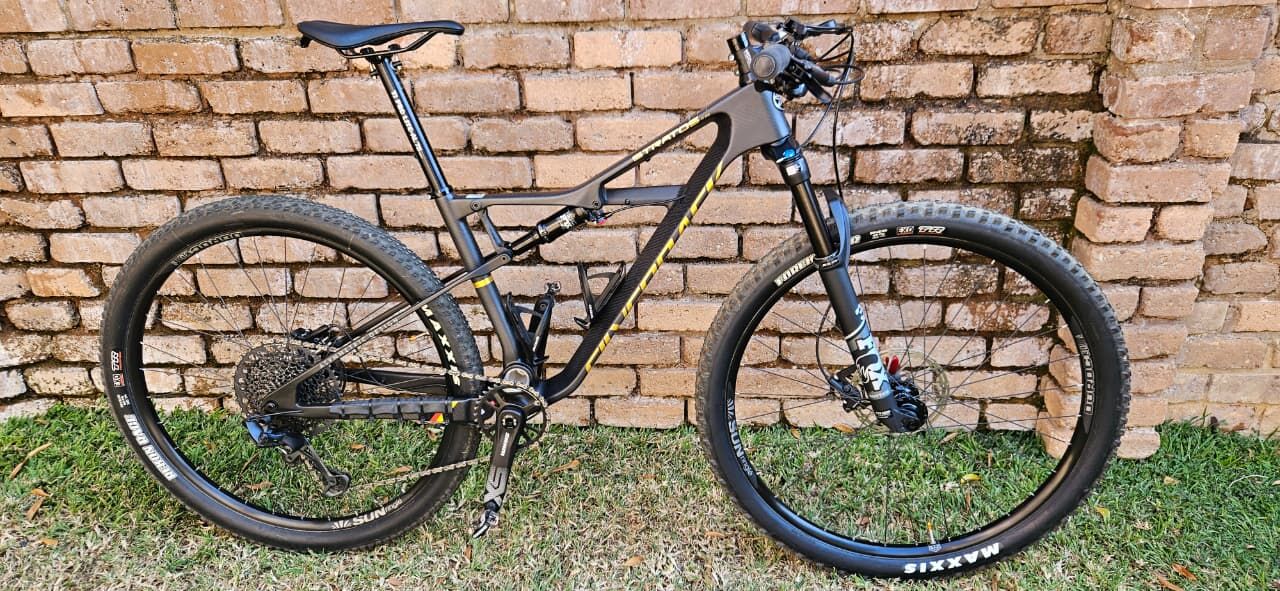 Silverback Stratos CF Pro Dual Suspension Carbon | Dual Suspension ...