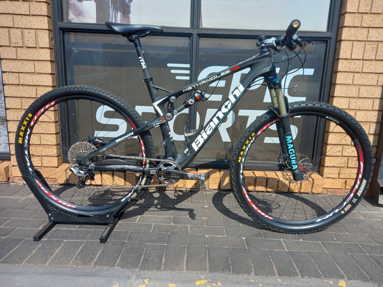 Bianchi Methanol Carbon | Dual Suspension Mountain Bikes | Bike Hub