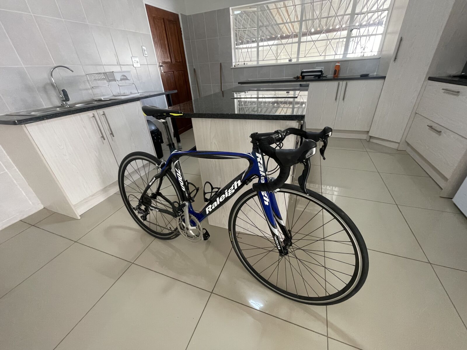 Raleigh RC 7000. Carbon frame | Road Bikes | Bike Hub