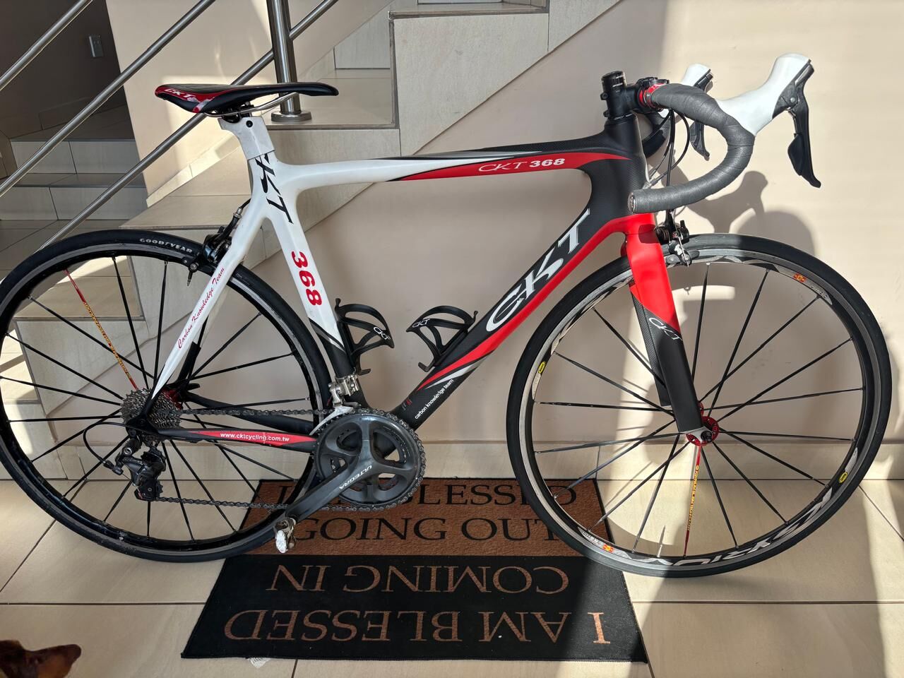 Small CKT Carbon 11 Speed Ultegra | Road Bikes | Bike Hub