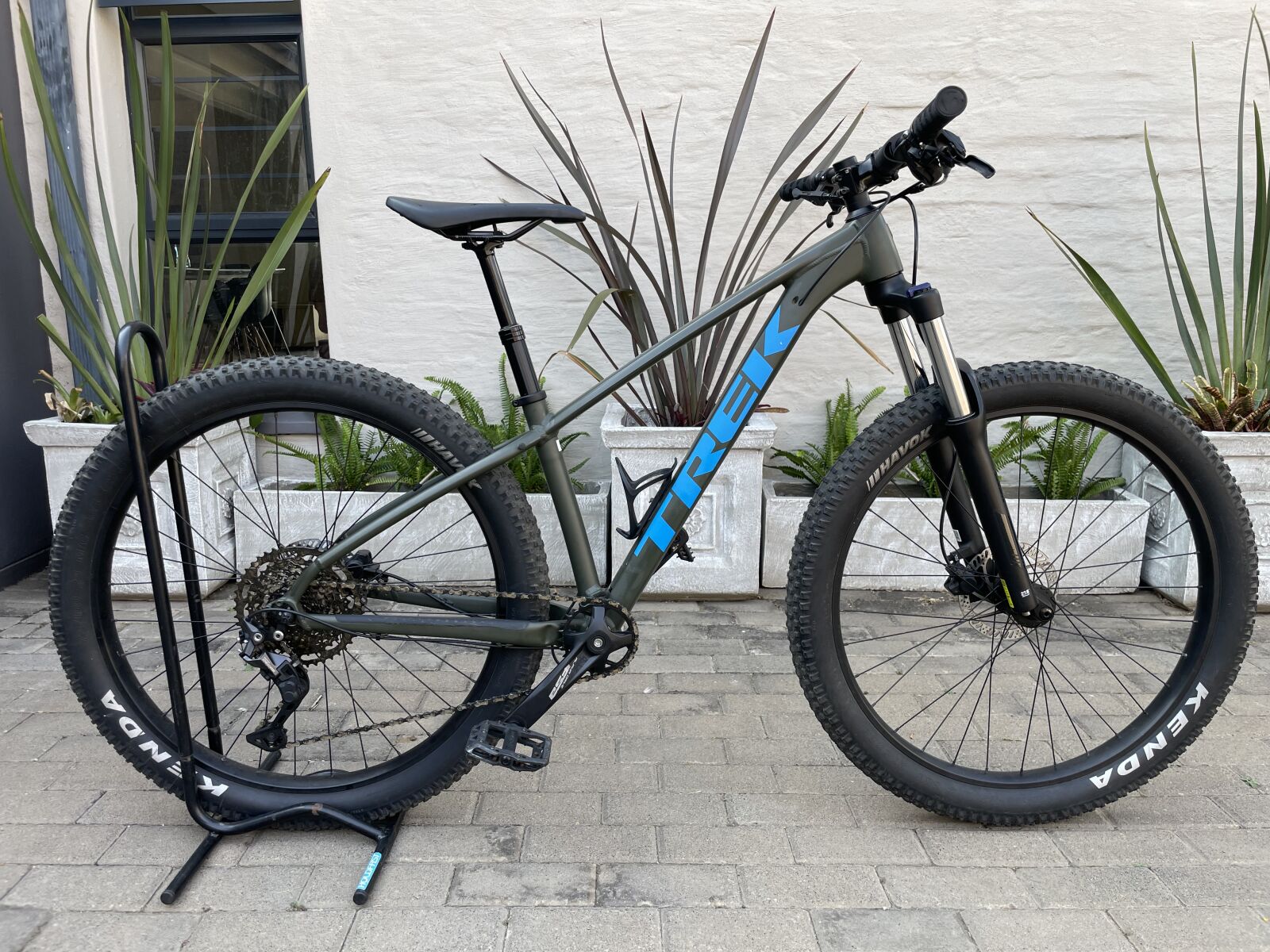 Trek Roscoe 6 (Small) | Hardtail Mountain Bikes | Bike Hub