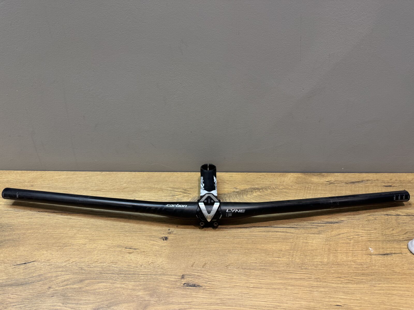 Lyne pulse carbon handlebar and Pro stem | Handlebars | Bike Hub