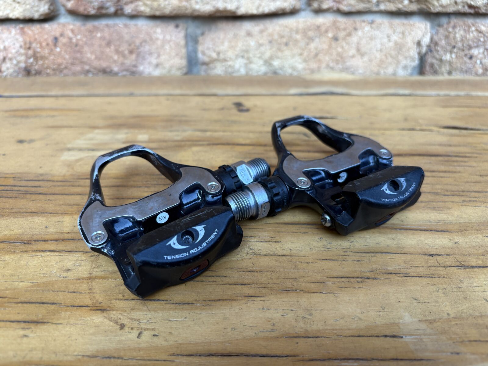 Shimano 105 Wide Base Road Bike Pedals | Pedals | Bike Hub