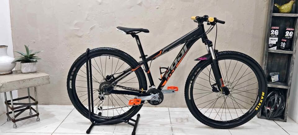 Fuji Nevada 29er MTB S | Hardtail Mountain Bikes | Bike Hub