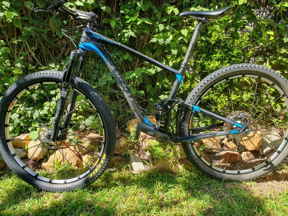Giant Anthem Medium All carbon Mountain Bike | Dual Suspension Mountain Bikes | Bike Hub