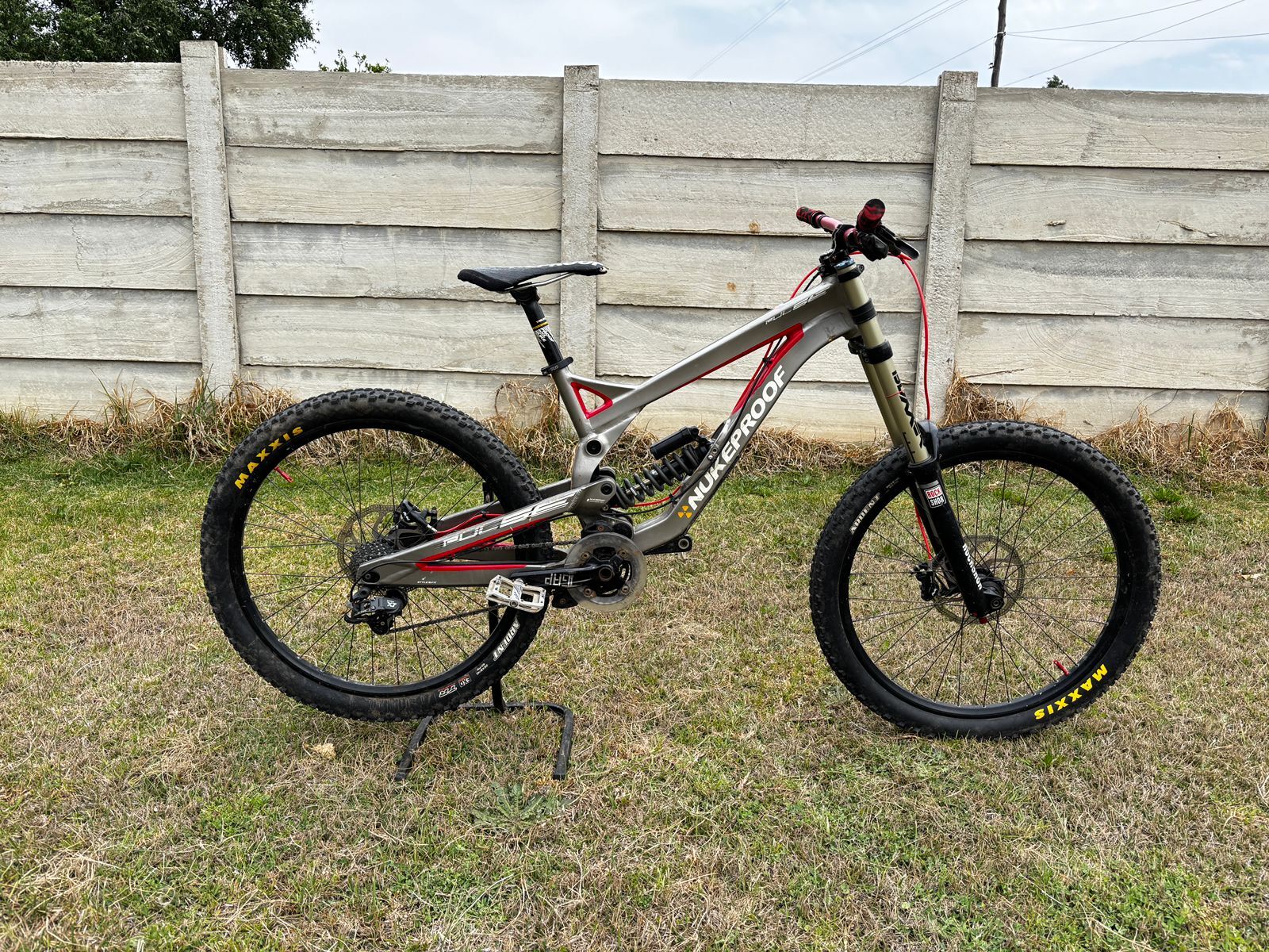 NUKEPROOF PULSE | Downhill Bikes | Bike Hub