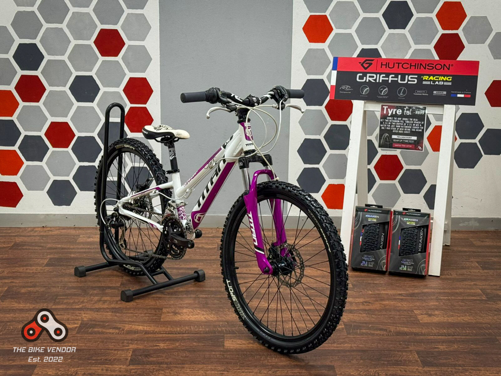 Titan Calypso 24D - Shimano - Disc Brakes | Kids Bikes | Bike Hub