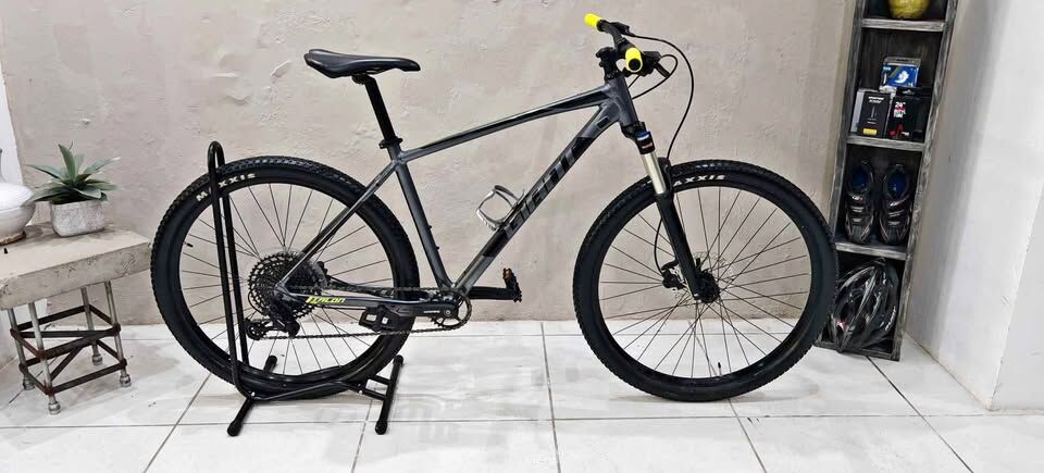 Giant Talon 29er MTB L | Hardtail Mountain Bikes | Bike Hub