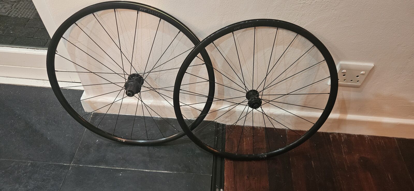 DT Swiss R470 alloy wheel set | Road Bike Rims | Bike Hub