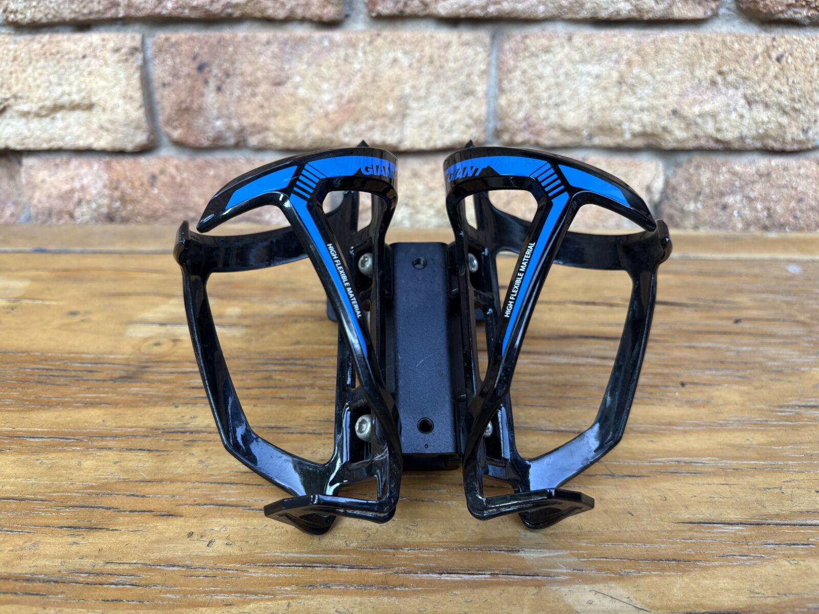 Giant TT Dual Bottle Cages and Mount | Bottle Cages | Bike Hub