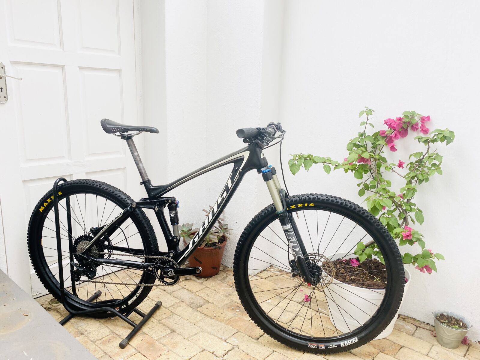 Ghost AMR Carbon Medium 29er | Dual Suspension Mountain Bikes | Bike Hub