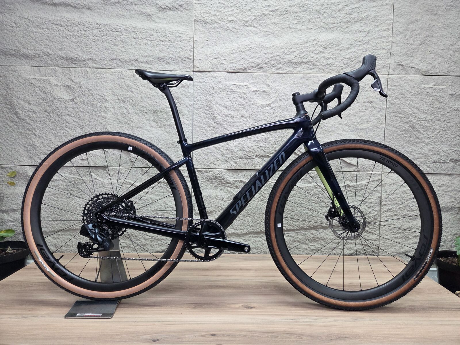 SPECIALIZED DIVERGE (52cm) **Carbon+Wheels-AXS** | Gravel Bikes | Bike Hub