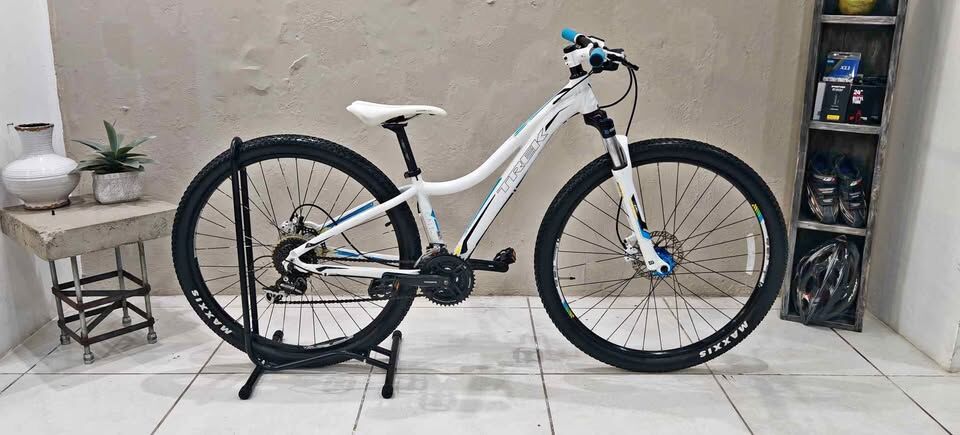 Trek Cali Ladies MTB XS | Hardtail Mountain Bikes | Bike Hub