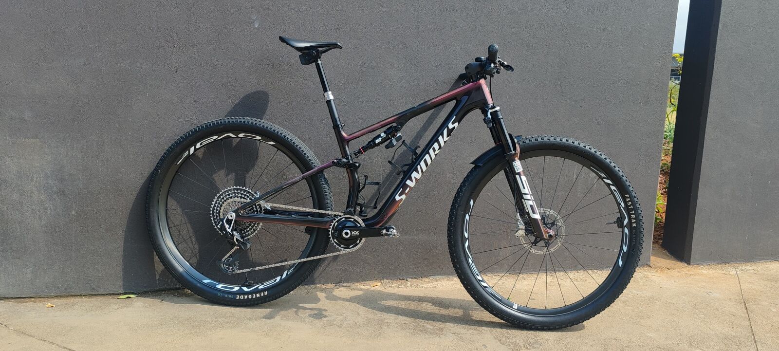 S-Works Epic 8 ( Medium) with Flight Attendant | Dual Suspension ...