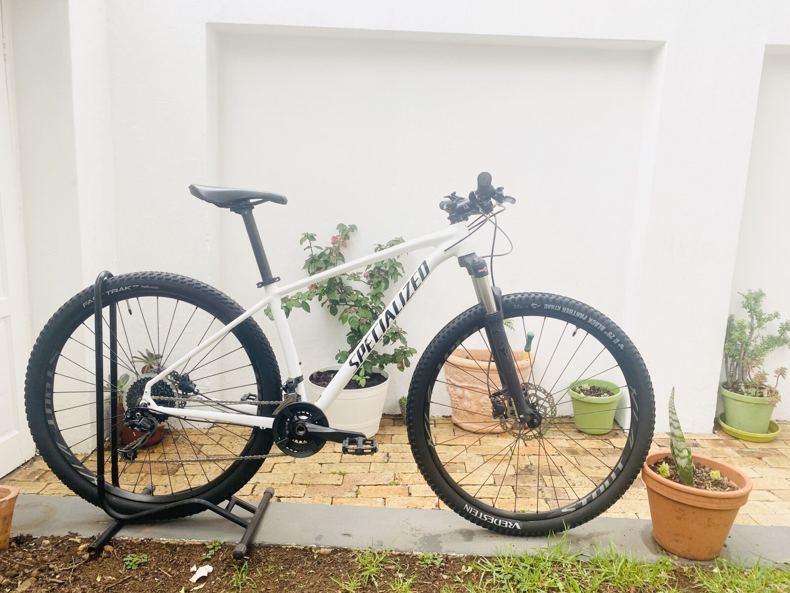 Specialized Rockhopper Medium 29er | Hardtail Mountain Bikes | Bike Hub