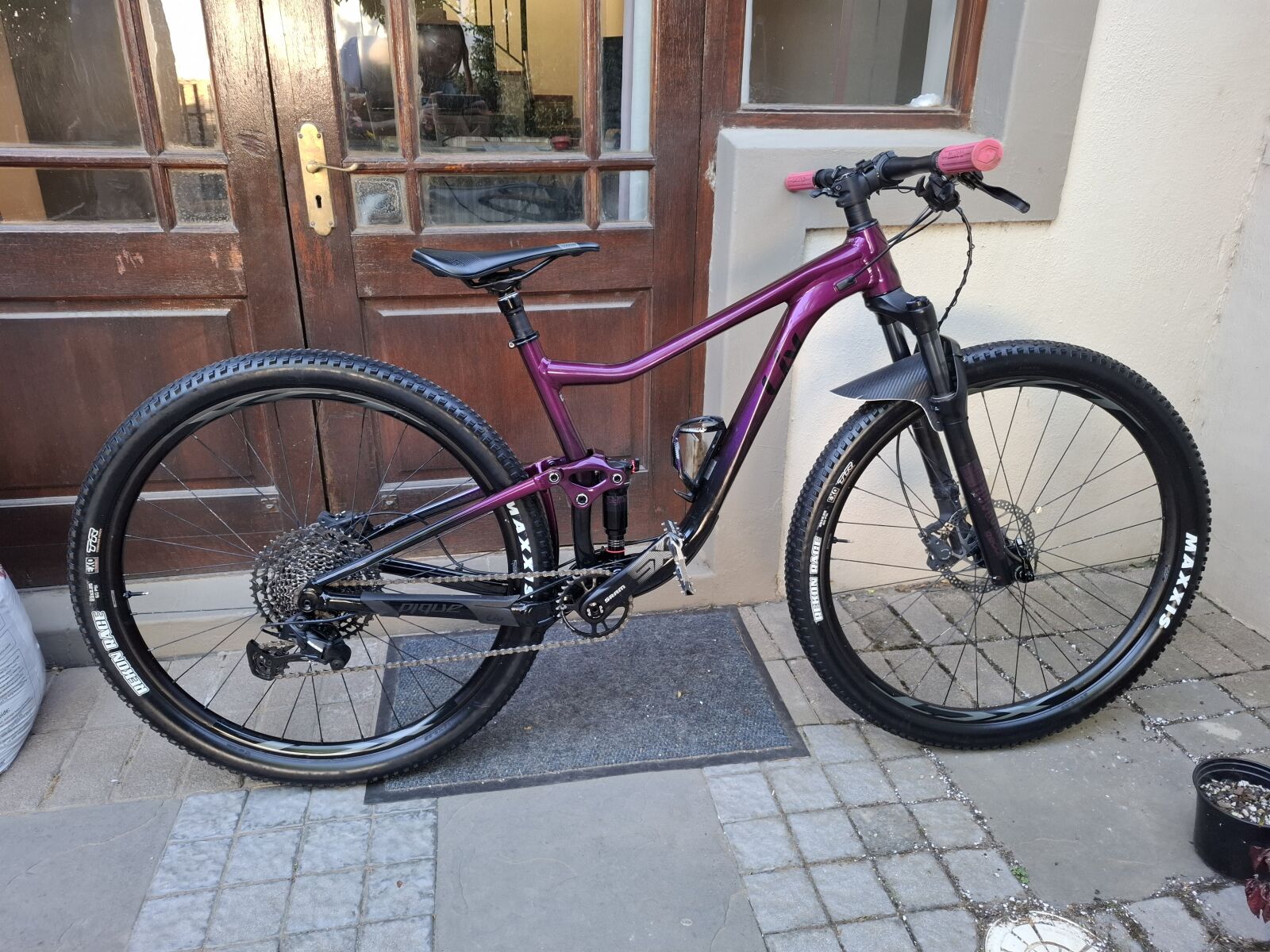 Liv Pique 29er 2020 model | Dual Suspension Mountain Bikes | Bike Hub