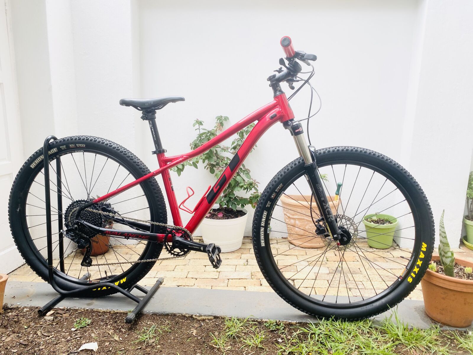 GT Avalanche Elite 9r Small 29er | Hardtail Mountain Bikes | Bike Hub