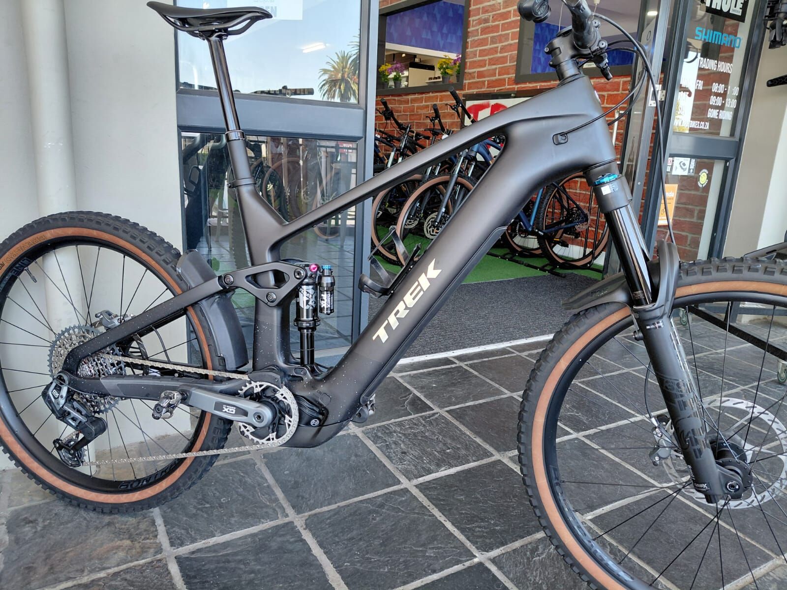 TREK RAIL 9.8 GX AXS T-Type Gen 5 - Demo | Dual Suspension Mountain E-Bikes | Bike Hub