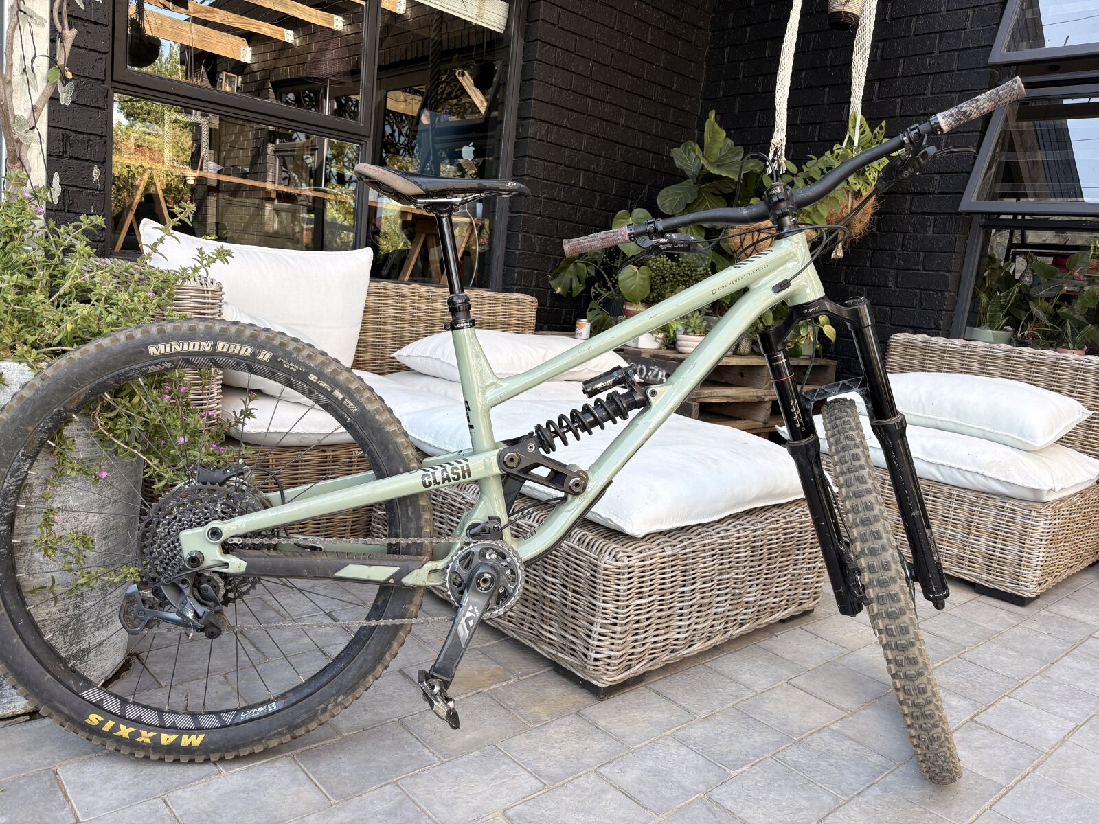 Commences clash | Dual Suspension Mountain Bikes | Bike Hub