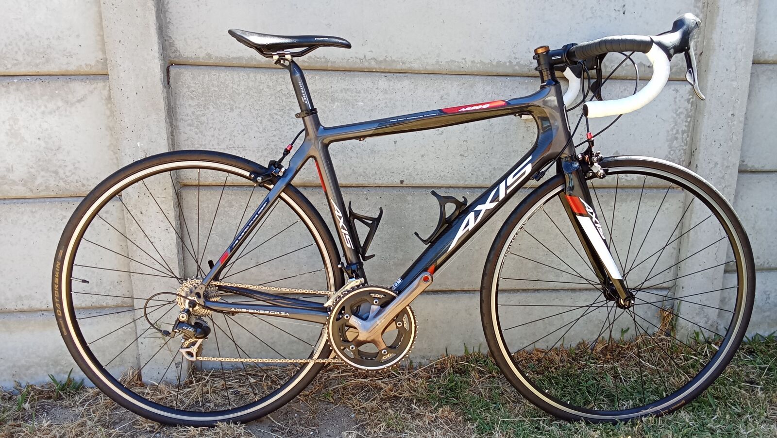 Axis AR20c carbon roadbike | Road Bikes | Bike Hub