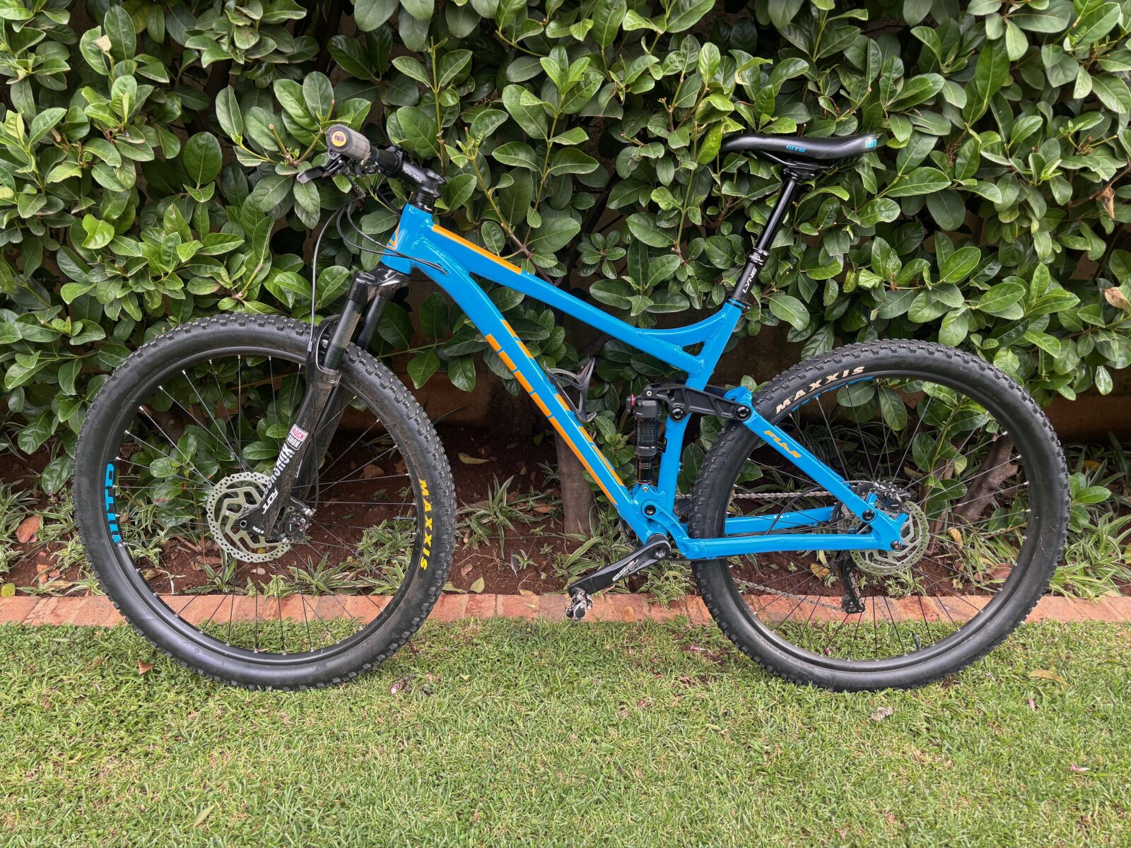 2019 FUJI OUTLAND 1.1 | Dual Suspension Mountain Bikes | Bike Hub
