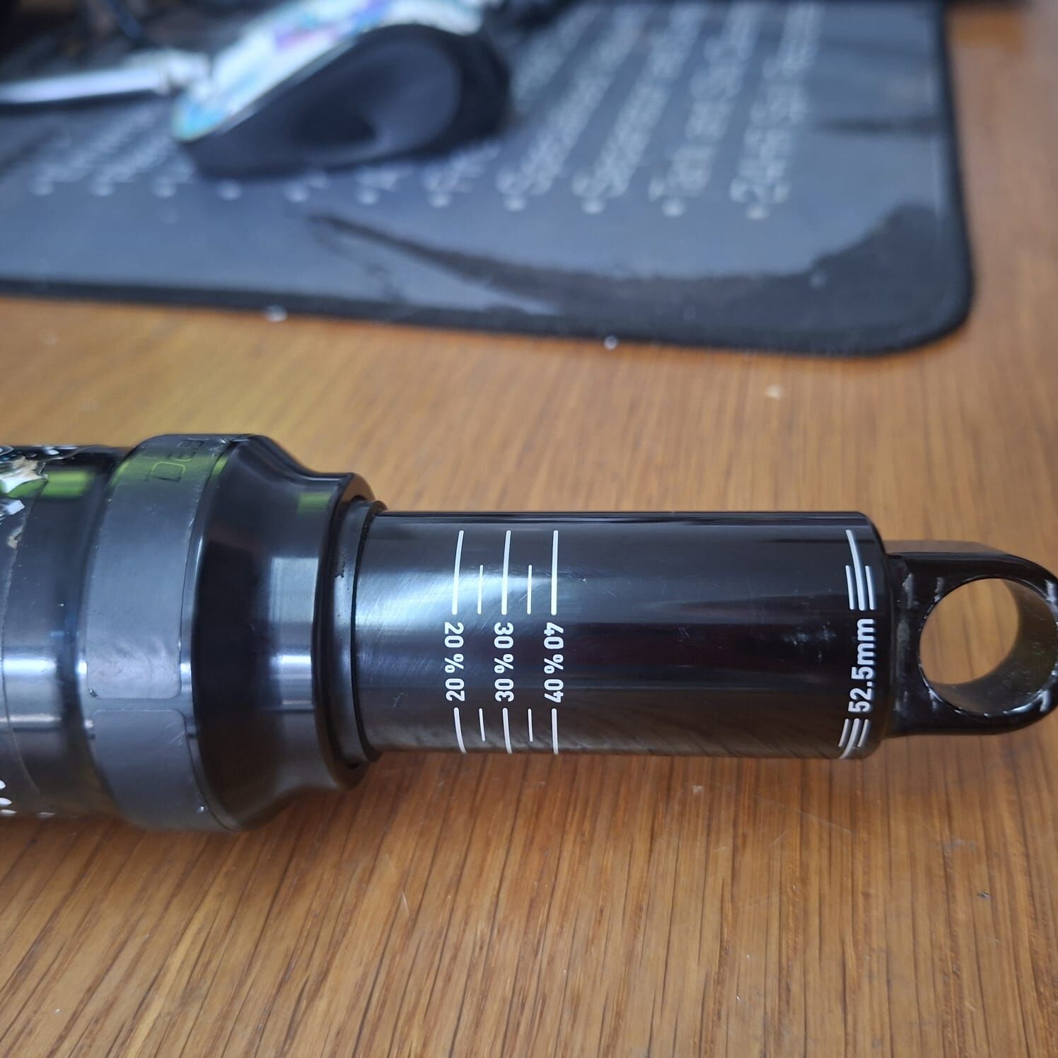 RockShox Deluxe Select 210x52.5 | Rear Shocks | Bike Hub