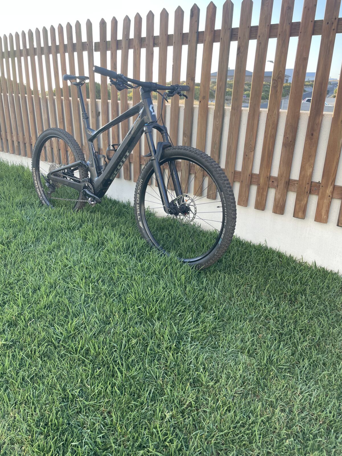 Scott 910 lumen e ride | Dual Suspension Mountain E-Bikes | Bike Hub