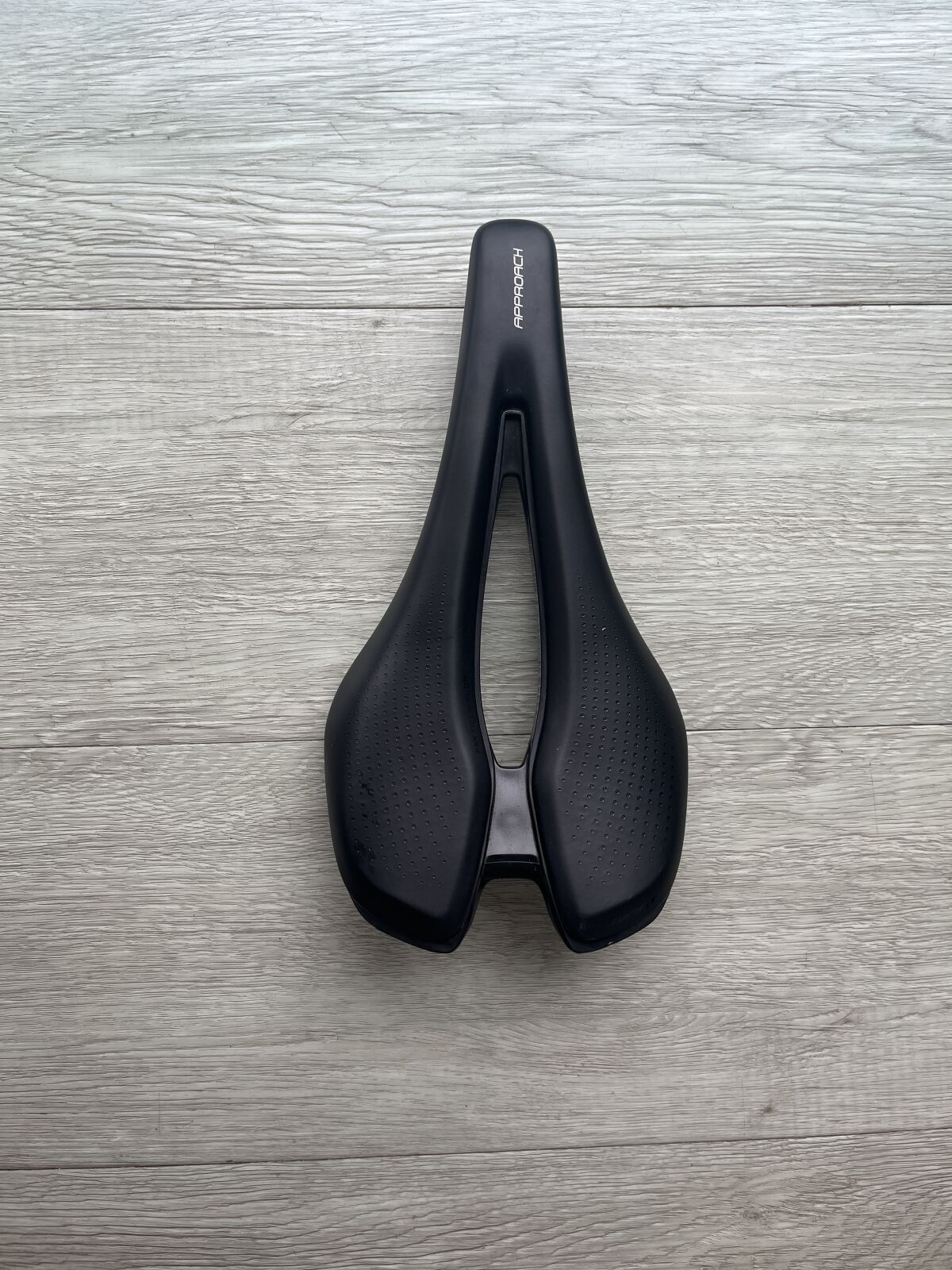 Giant Approach Saddle | Saddles | Bike Hub