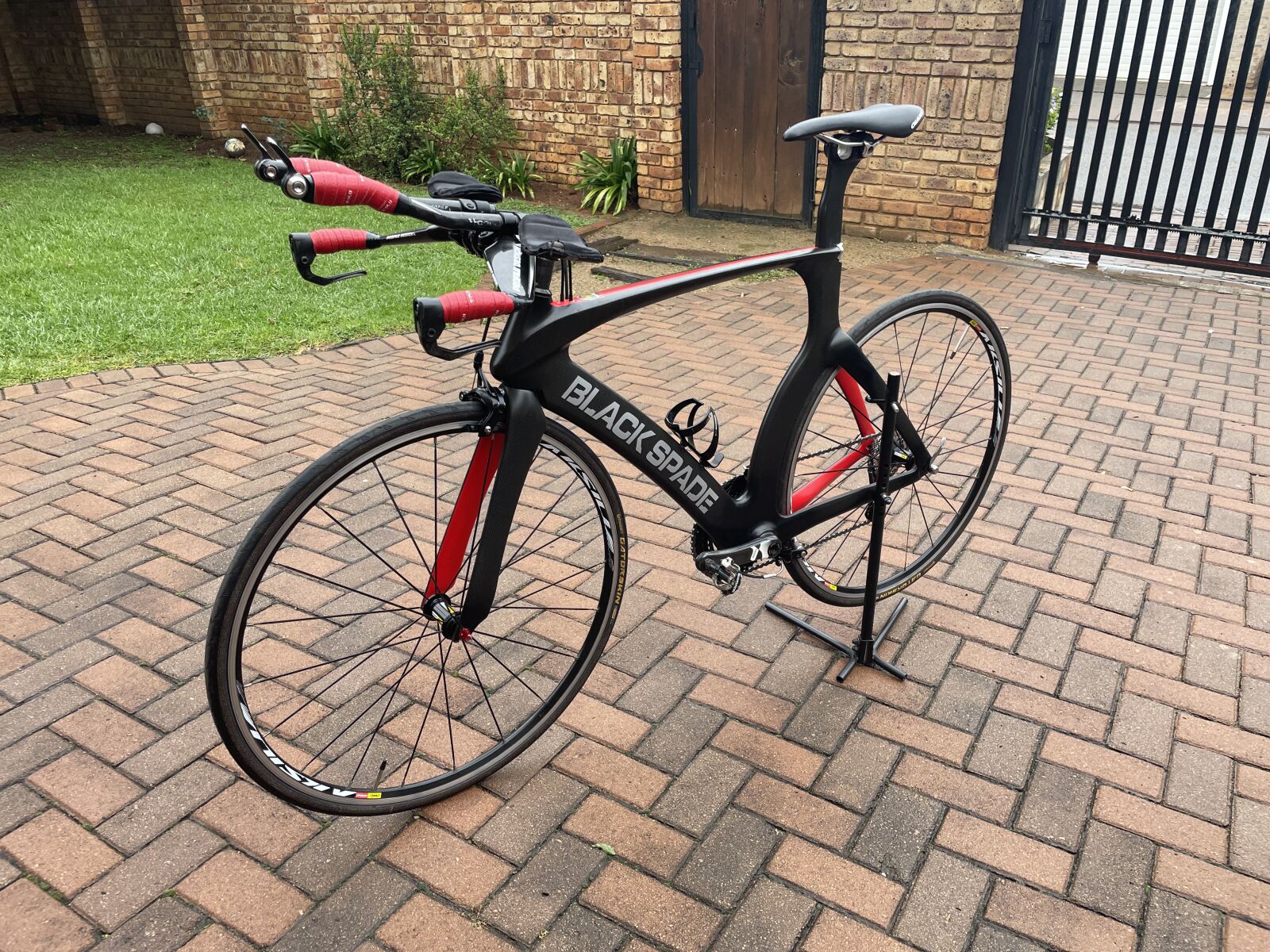 Black spade TT road bike | Triathlon & Time Trial Bikes | Bike Hub