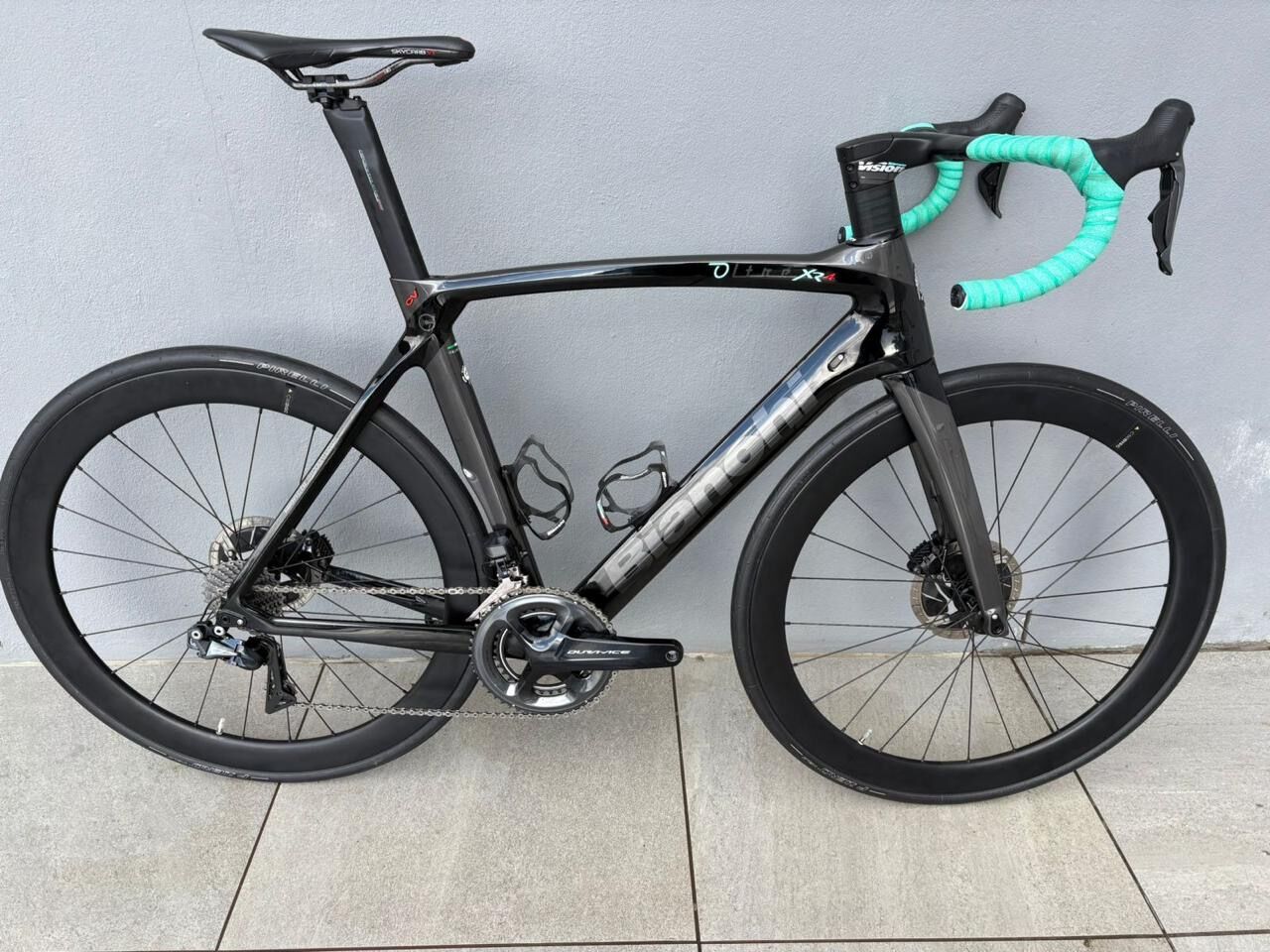 Bianchi Oltre XR4 with Dura Ace Di2 | Road Bikes | Bike Hub