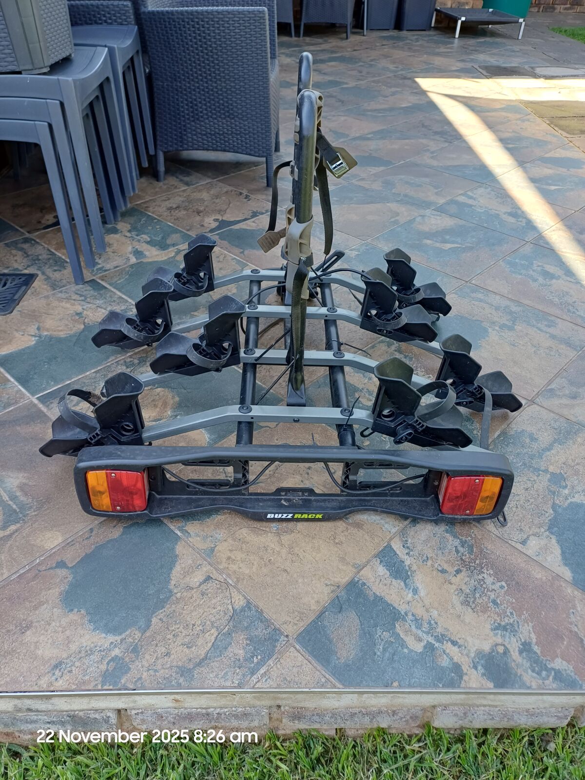 BUZZ RACK 4 (Does not tilt) | Bike Racks | Bike Hub