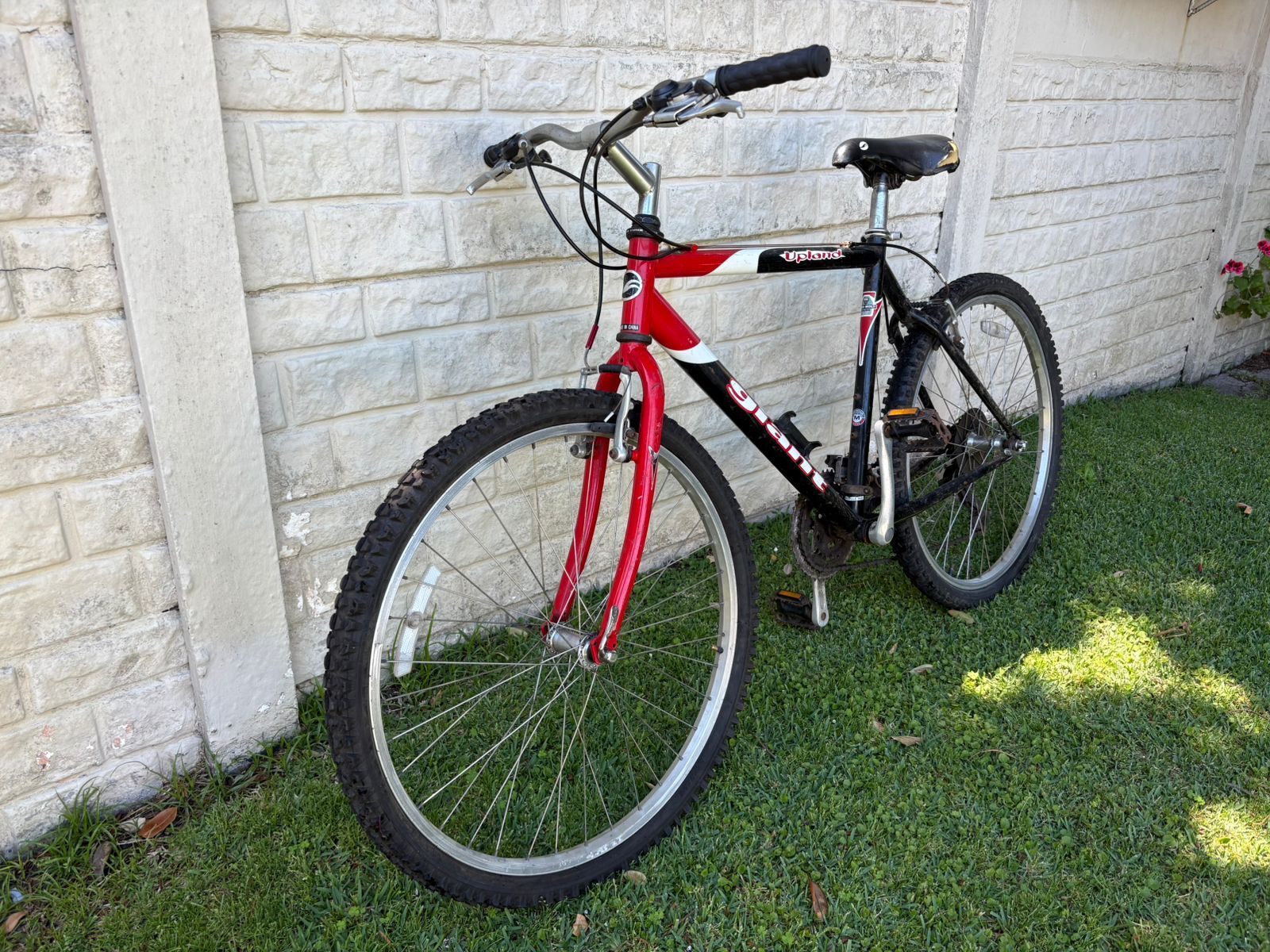 FOR SALE: Giant upland (YR:2000) Bicycle R500 | Road Bikes | Bike Hub